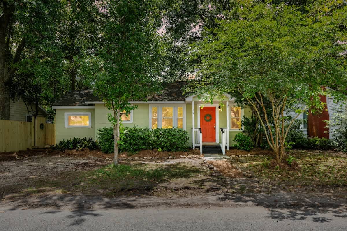 Carolina Wren | Riverland Terrace 3BR + Carriage - YourPad